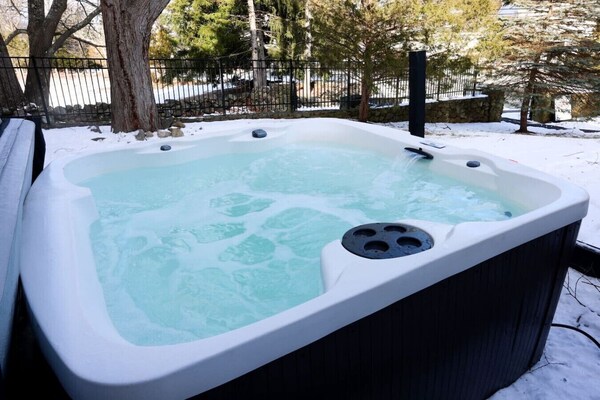 Winery Studio W/ Private Hot Tub,fireplace,tasting - Harold Parker State Forest, Andover