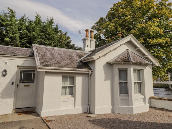 Porter's Lodge, Family Friendly, With A Garden In Inverness - Inverness