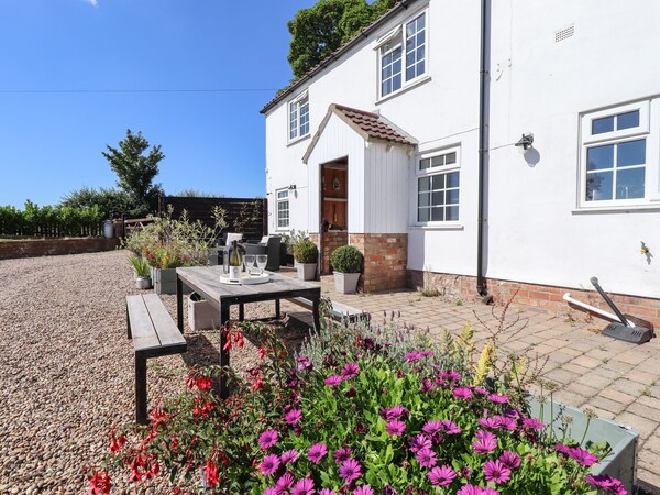 Rose Cottage, Pet Friendly, Character Holiday Cottage In Louth - Louth
