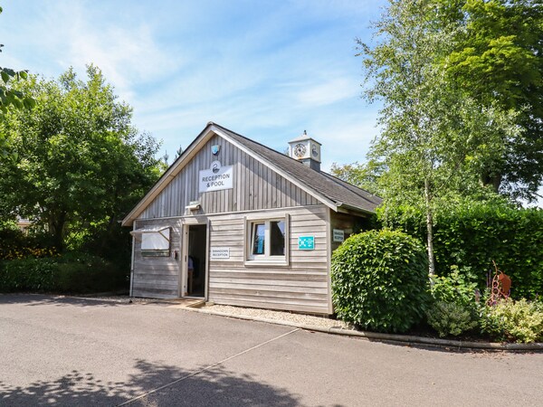 Swandown, 2 Blackdown, Family Friendly In Cricket St. Thomas - Dorset