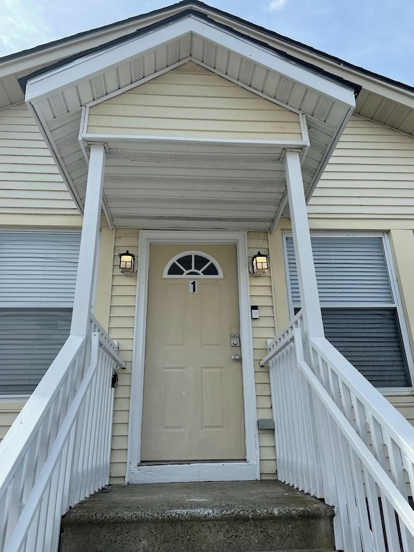 Hi-point Hideaway - Cozy, Cute And Charming 2 Br - Northfield, NJ