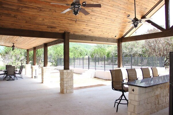 Swimming Pool, Outdoor Kitchen, Firepit, No Bunk Beds, Less Than 5-minute Drive To The Frio River - Concan, TX