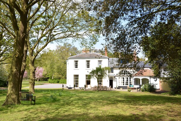 Henstead Hall, Pet Friendly, With A Garden In Beccles - Kessingland