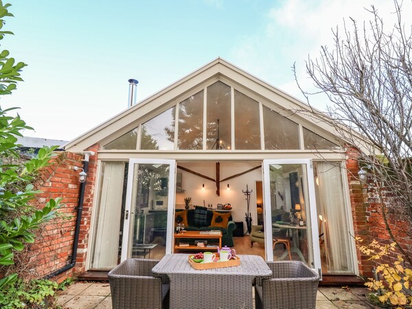 The Bothy At Snape Hall, Pet Friendly In Snape, Suffolk - Saxmundham