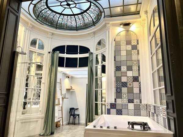 Romantic Apartment With Jacuzzi - Calais