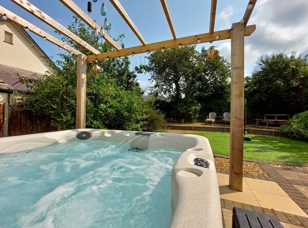 Ty Capel, Converted Chapel With Hot Tub In Tywyn - Wales