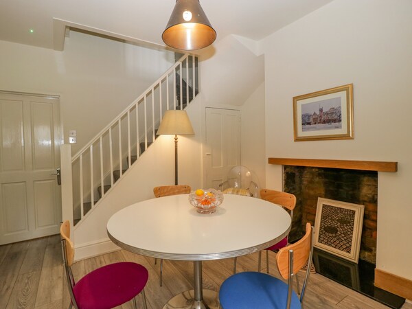 Primrose Cottage, Pet Friendly, With A Garden In Winchcombe - Cheltenham
