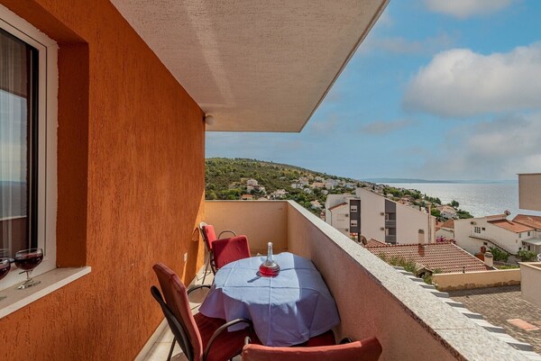 Apartments Lucija / Three-bedroom App With Sea View And Shared Pool - 크로아티아