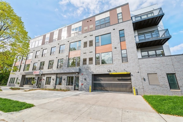 Kasa | Explore Vibrant Bryn Mawr, 1bd With Balcony | Minneapolis - Eden Prairie, MN