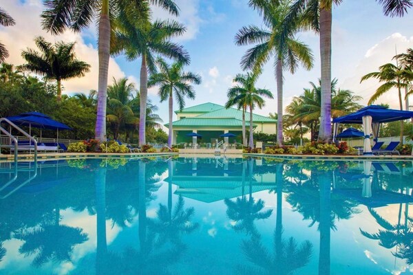 Near Miami Downtown! Stunning Location W/ Outdoor Pool | Room W/ Balcony - Doral, FL