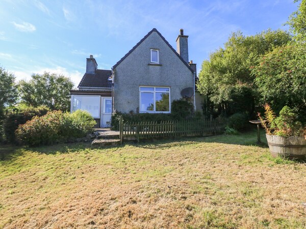 Beech Cottage, Pet Friendly, Character Holiday Cottage In Stornoway - Lewis and Harris