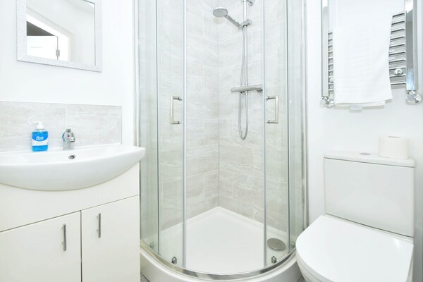 Townhouse@ 147 Westminster -Double Room-ensuite - Crewe