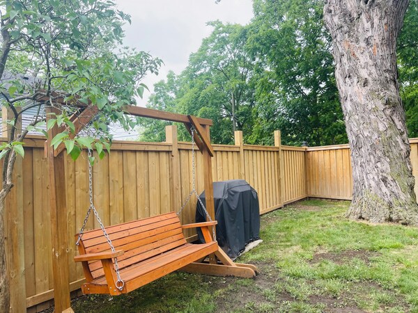 3 Bedroomhidden Gem , Walking Distance To Falls - Niagara Falls