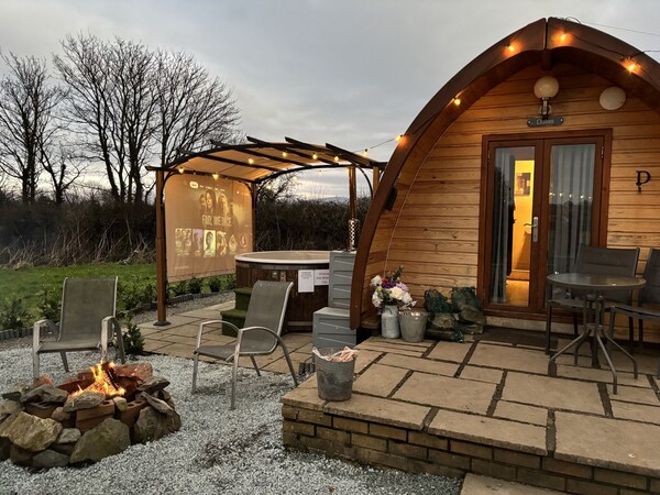 Dog-friendly Cozy Winter Glamping Pod With Hot Tub - Anglesey