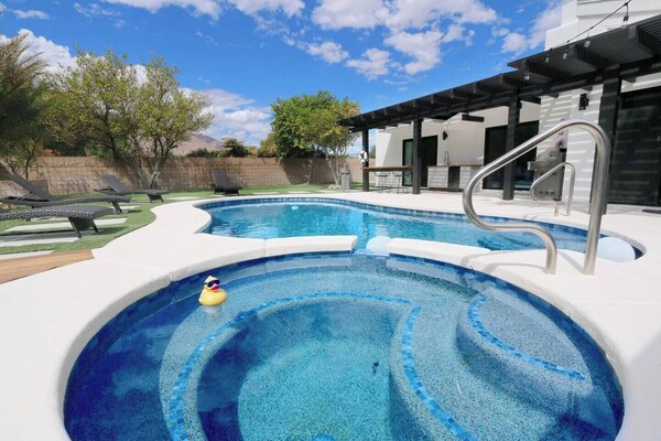 Luxury Resort Palm Springs Pool House With King Beds - Palm Springs, CA