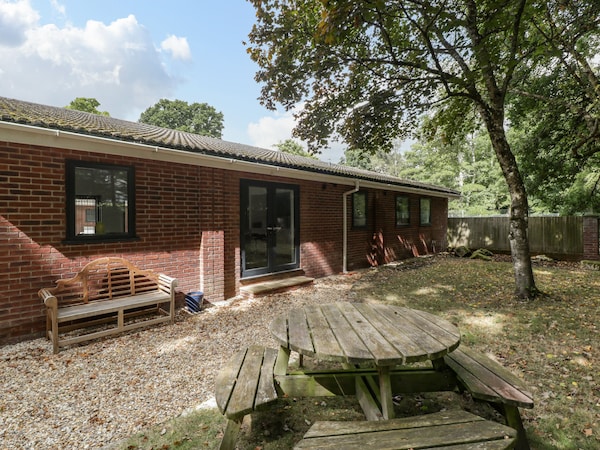The Cottage, Pet Friendly, With A Garden In Wimborne Minster - Poole