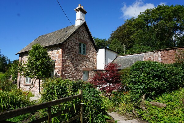 Caldhu Cottage, Pet Friendly, Character Holiday Cottage In Holmrook - Ravenglass