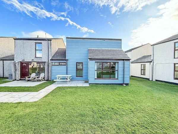 Lovely 3 Bed Bungalow, Sleeps 6. In A Beautiful Location In Cornwall Ref 85070p - Perranporth