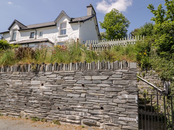 Haulfryn, Pet Friendly, Character Holiday Cottage In Dolwyddelan - Penrhyndeudraeth