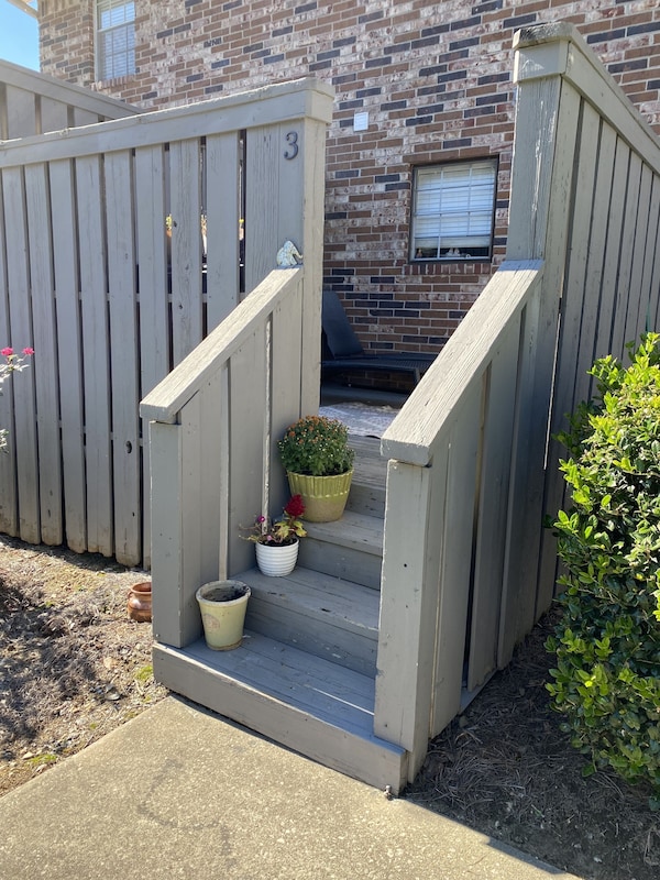 Comfortable Calm Condo In Historic Gainesville 2 Bedroom - Gainesville, GA