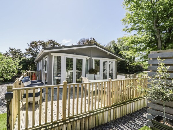 Orchard Lodge, Pet Friendly, With Hot Tub In Abersoch - Abersoch