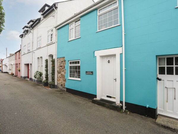 The Old Coach House, Pet Friendly, With A Garden In Beaumaris - Beaumaris