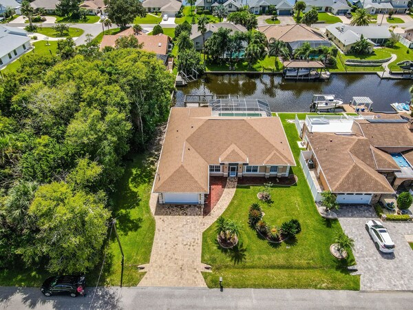 Stunning Pool Home~boat Dock~game Room~king Beds - Florida