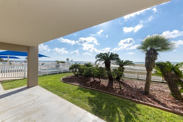 Cozy Cabana | Pool, Hot Tub, Lighted Fishing Pier - Rockport, TX