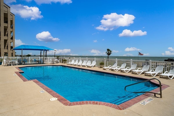 Gone Coastal | Pet Friendly + Lighted Fishing Pier - Rockport, TX