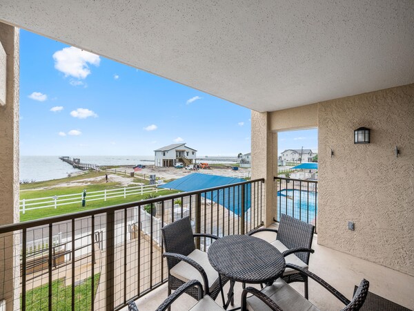 La La's | Pet Friendly, Pool + Hot Tub Access! - Rockport, TX