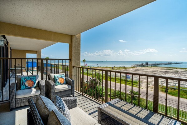 Tequila Sunrise | Lighted Pier, Pool Access! - Bayside, TX