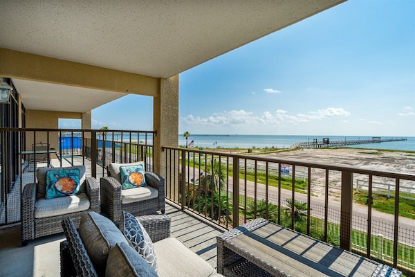 Tequila Sunrise | Lighted Pier, Pool Access! - Bayside, TX