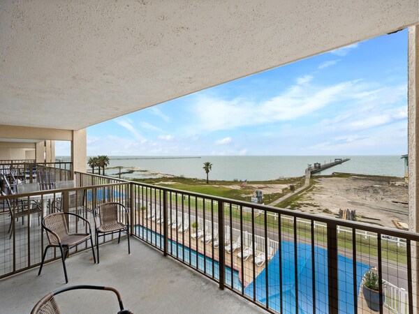 Heavenly Hill | Pet Friendly, Private Balcony! - Rockport, TX