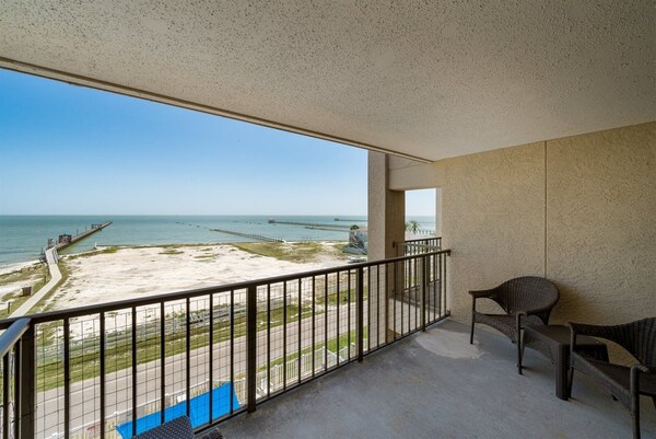 Bravewave | Pool, Hot Tub, 1000 Ft Fishing Pier! - Rockport, TX