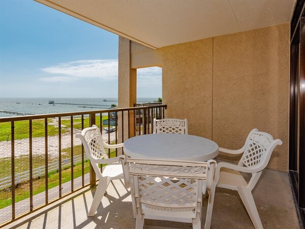Paradise | Pool, Hot Tub, 1000 Ft Fishing Pier! - Rockport, TX