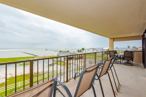 Grandview | Pet Friendly, Amazing Views + Pool! - Bayside, TX