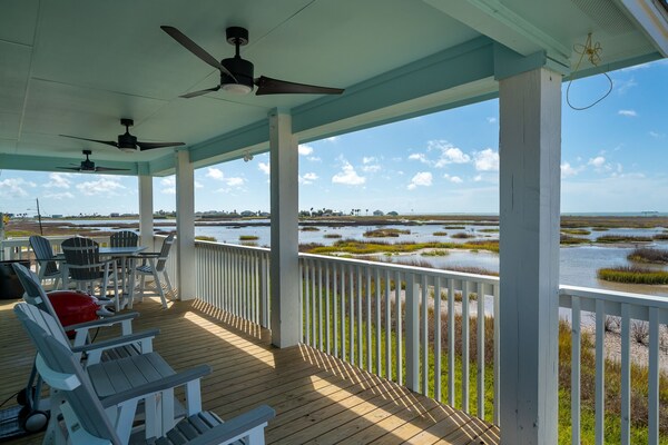 Birds On The Bay | Upgraded + Serene Views - Rockport, TX