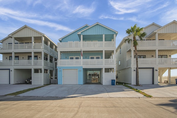 Ocean Spirit | Near The Beach, Shopping + Dining! - Port Aransas, TX