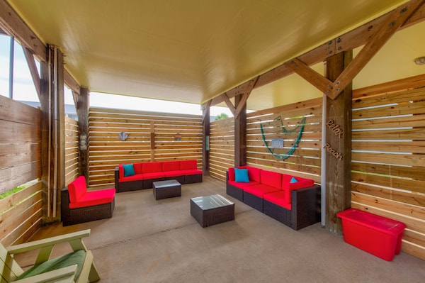 Pop-a-top | Pet Friendly, Pool, Full Kitchen - Port Aransas, TX