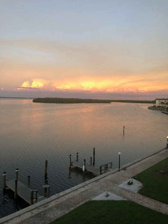 Spectacular water views plus everything you need! - Longboat Key Spectacular water views plus everything you need! - Longboat Key