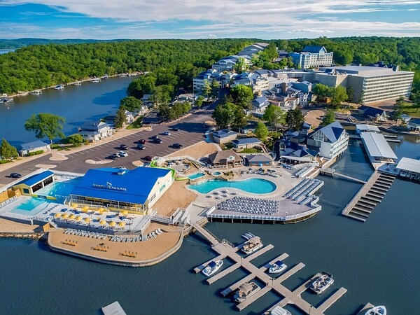 Your Home Away From Home! Onsite Pool, Free Parking, Near Lake Of The Ozarks - Osage Beach, MO