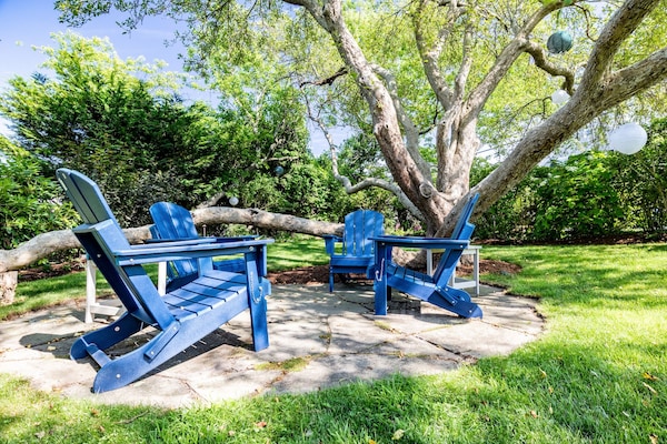 Newly Renovated Cliff Home W/ Private Pond - Walking Distance To Beach And Town! - Nantucket, MA