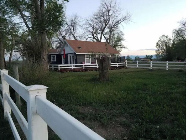 Quiet Private Country Cottage - Wyoming