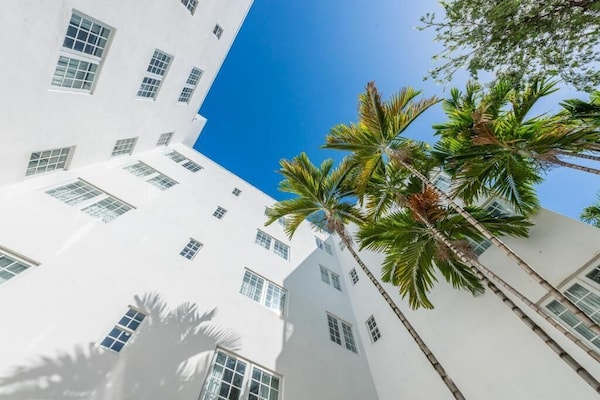 Relaxing Haven Just Minutes From Attractions! 4 Family-friendly Units, Garden -