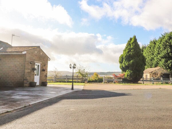 Bronte Cottage, Romantic, Character Holiday Cottage In Oakworth - Haworth