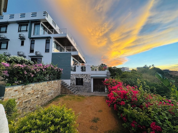Picturesque Private Villa With Infinity Pool - Puerto Galera