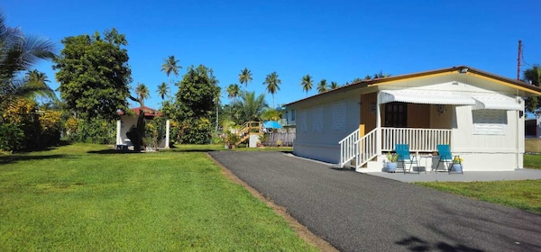 Casita Playera Aguadeña -  A Pasos De La Playa - Aguadilla