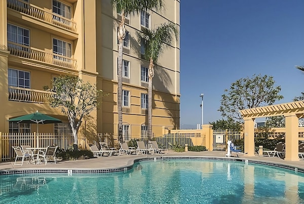 3 X 2 Double Beds At La Quinta Inn & Suites By Wyndham Ontario Airport - Fontana, CA