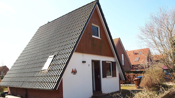 Ferienhaus Am Yachthafen In Harlesiel  Urlaub Im Gemütlichen Nurdachhaus - Spiekeroog