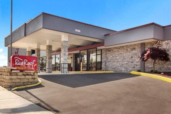 A Bang For Your Buck! A Short Walk From Erie Art Museum! Pets Allowed, Parking! - Erie, PA